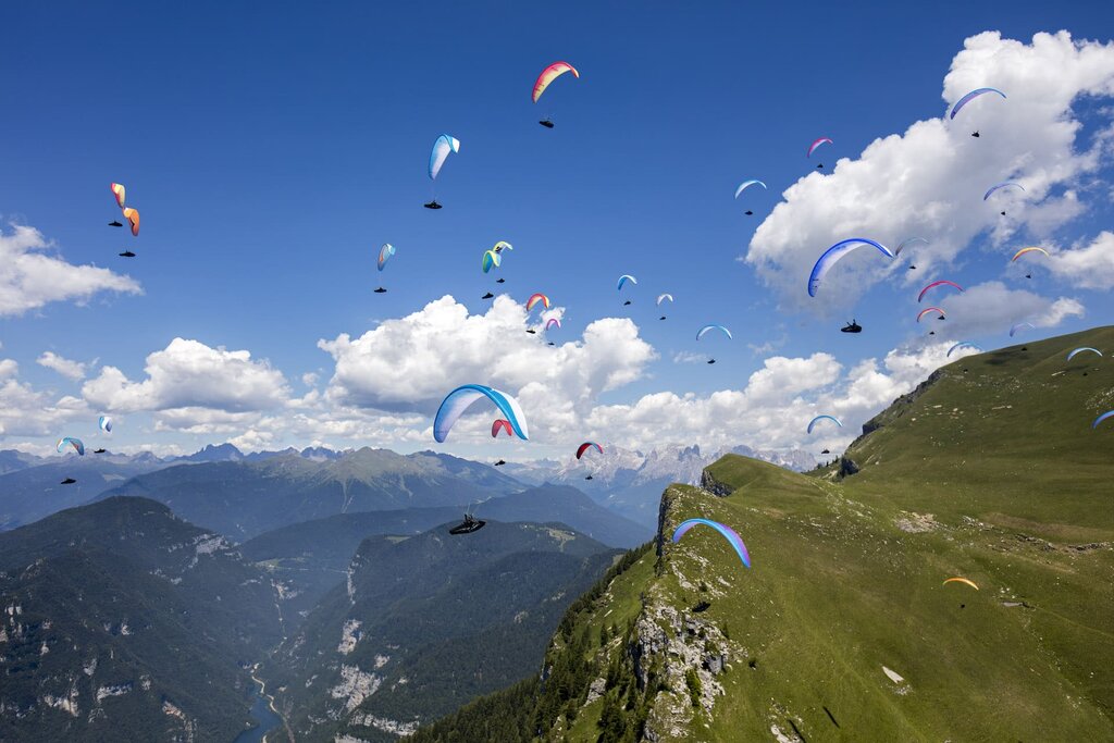 Fly among the Dolomites in paragliding or hang gliding