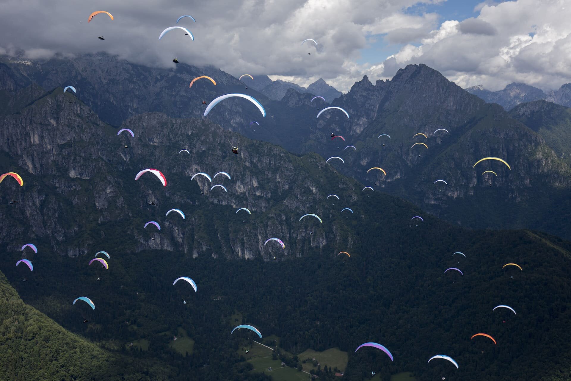 Fly among the Dolomites in paragliding or hang gliding