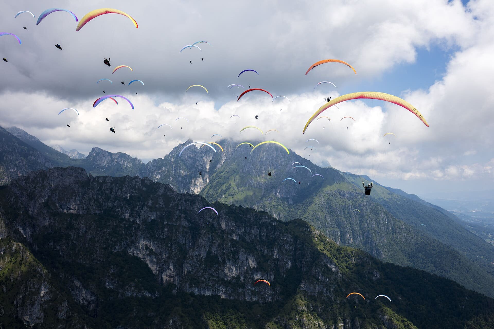 Fly among the Dolomites in paragliding or hang gliding