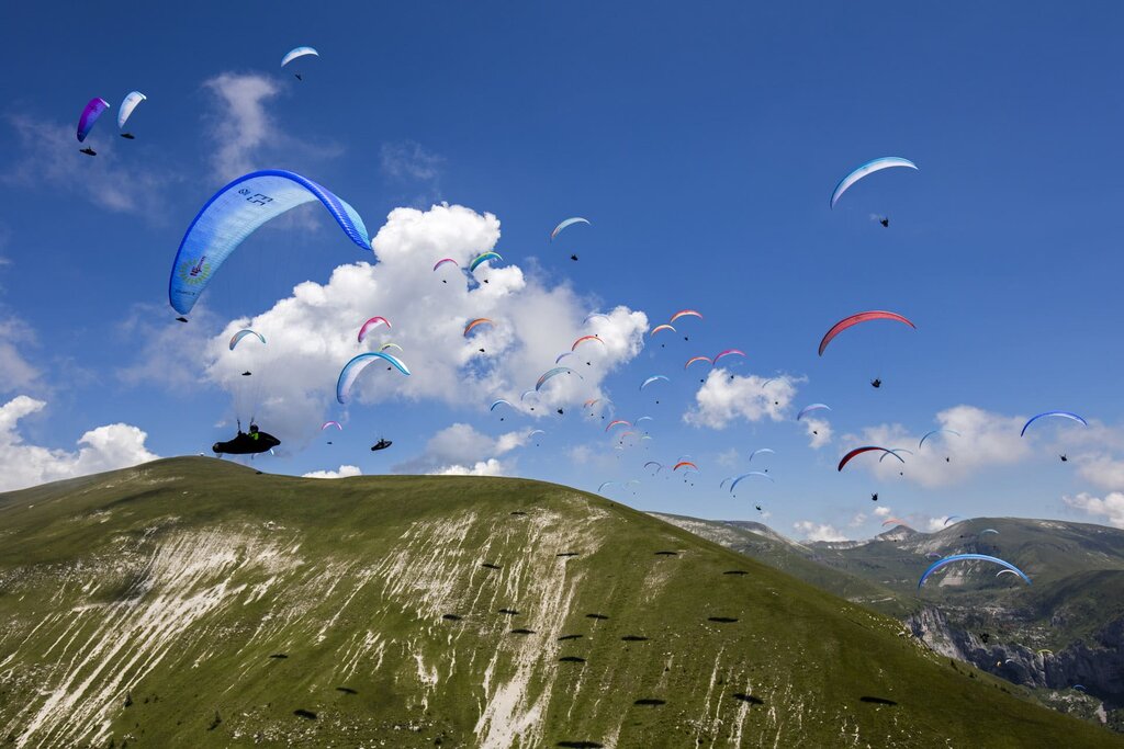 Volare tra le Dolomiti in parapendio o deltaplano