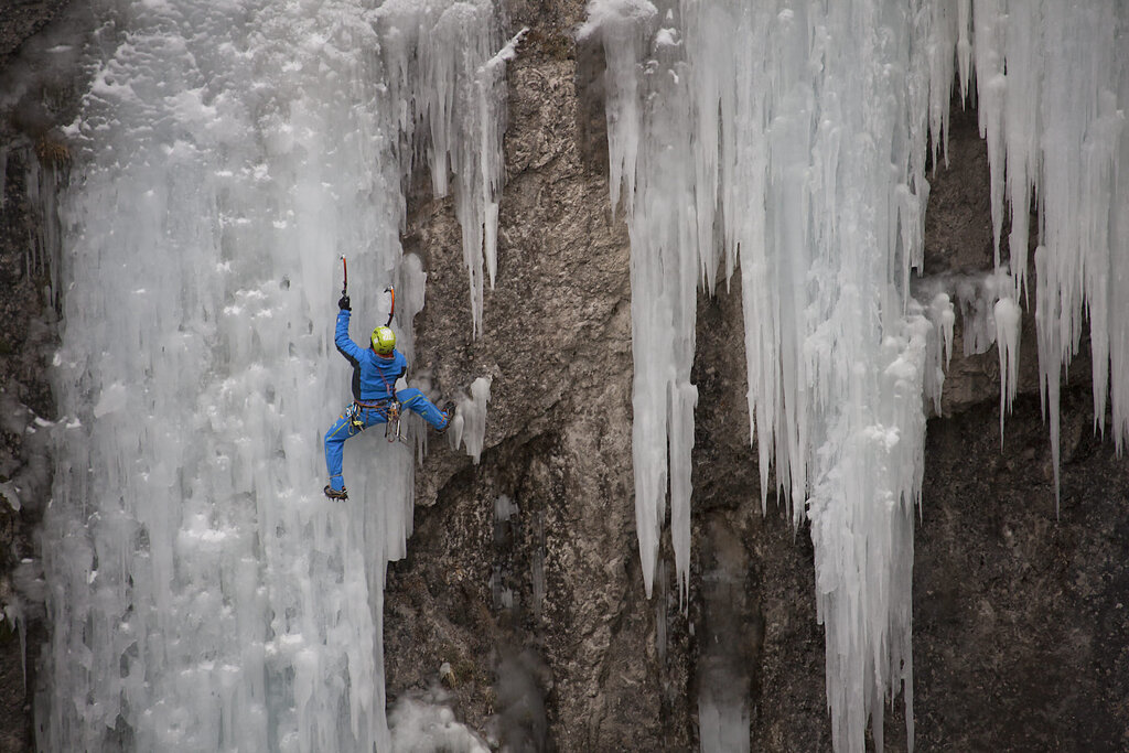 Climb in the frozen waterfalls of the Dolomites