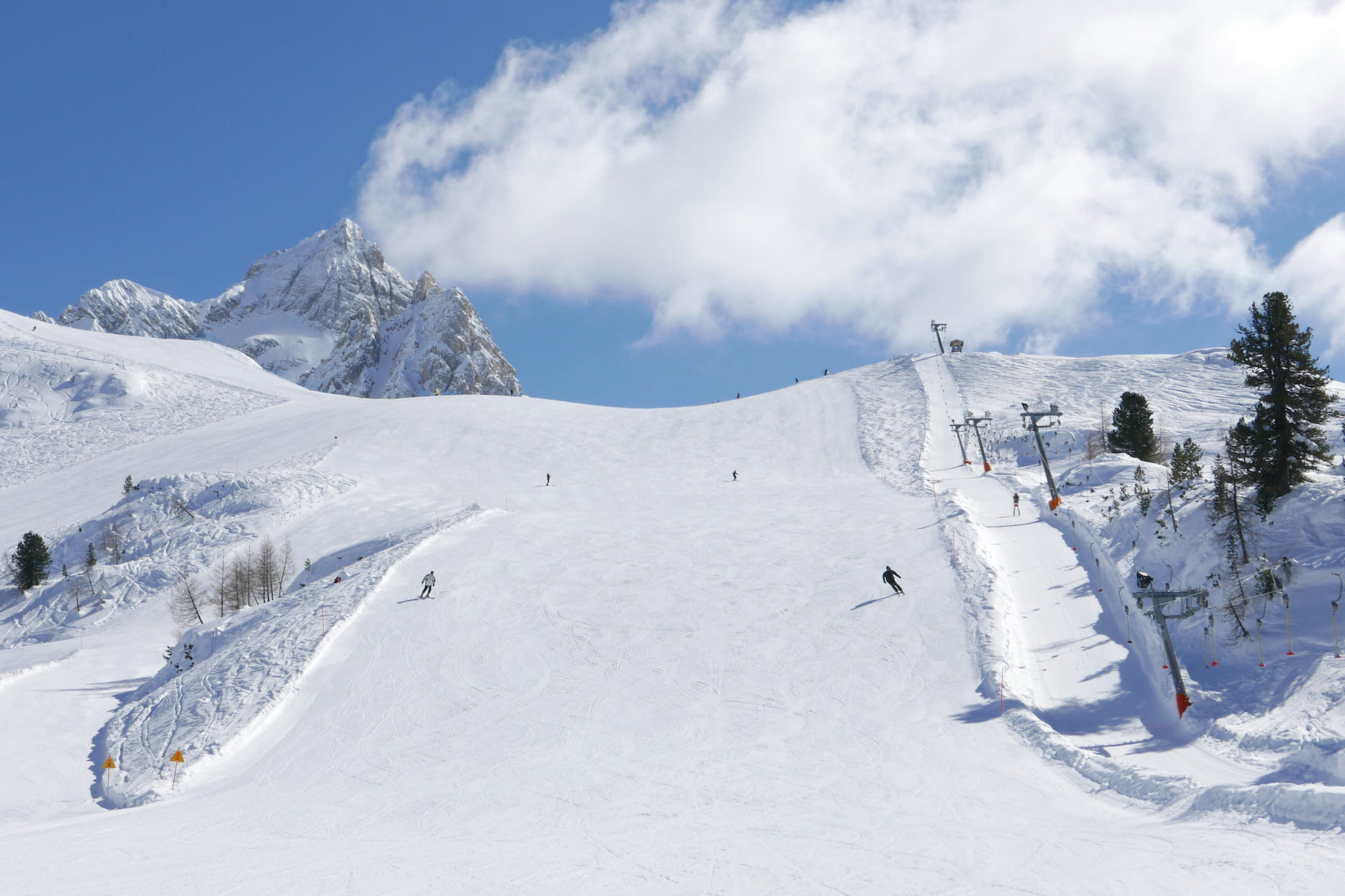 Dolomiti Superski, the ski area of Cortina d'Ampezzo