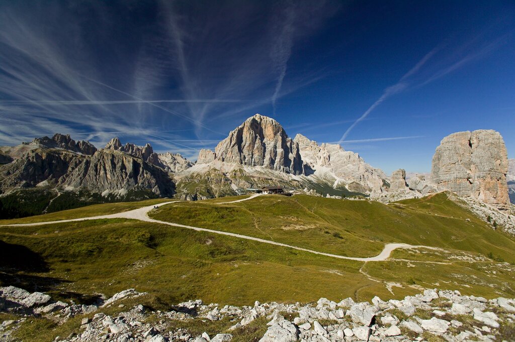 Cortina, the Queen of the Dolomites and of skiing in Italy