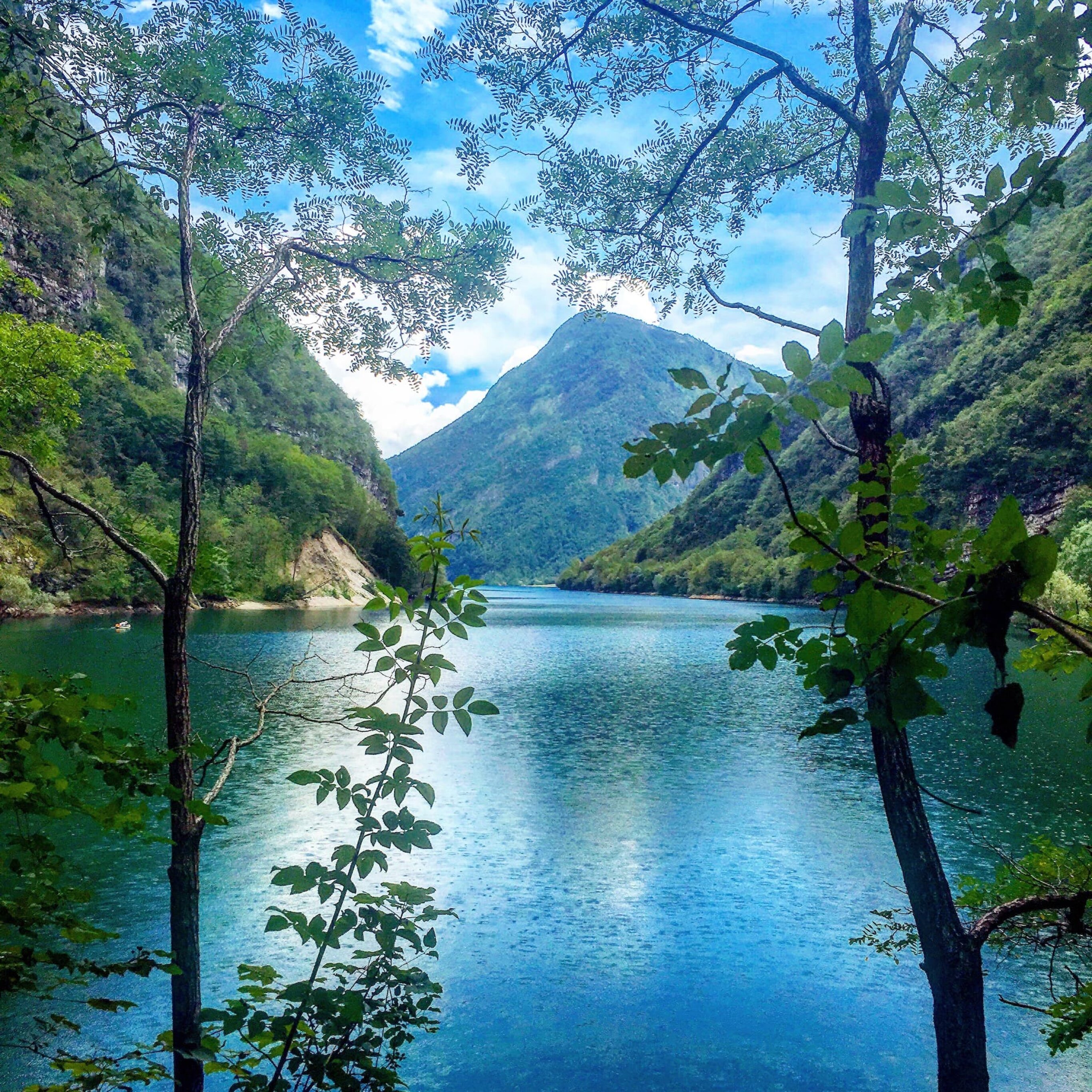 The Mis Valley and its lake