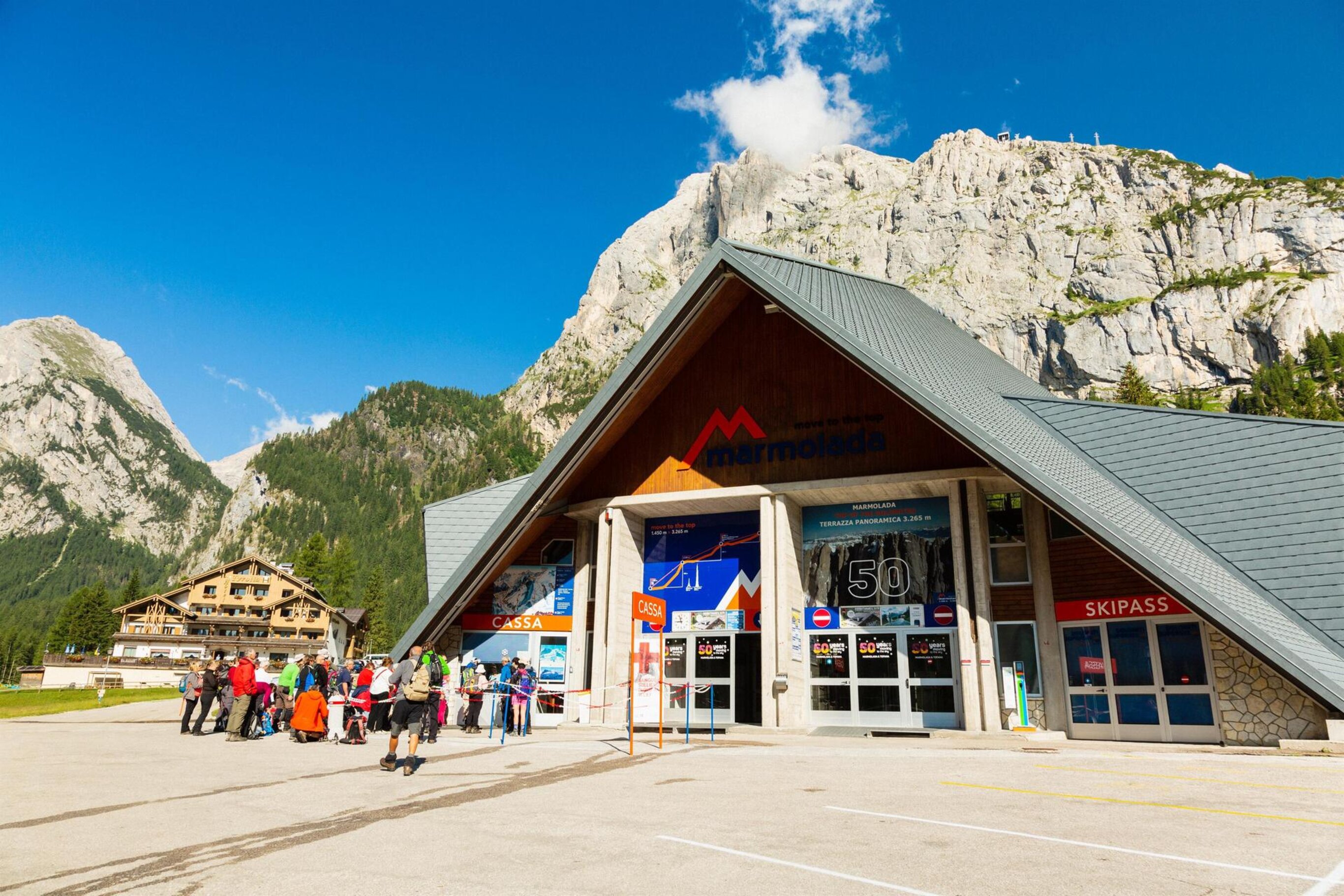 Services - Parcheggio fronte Funivia a Malga Ciapela - Arabba Marmolada